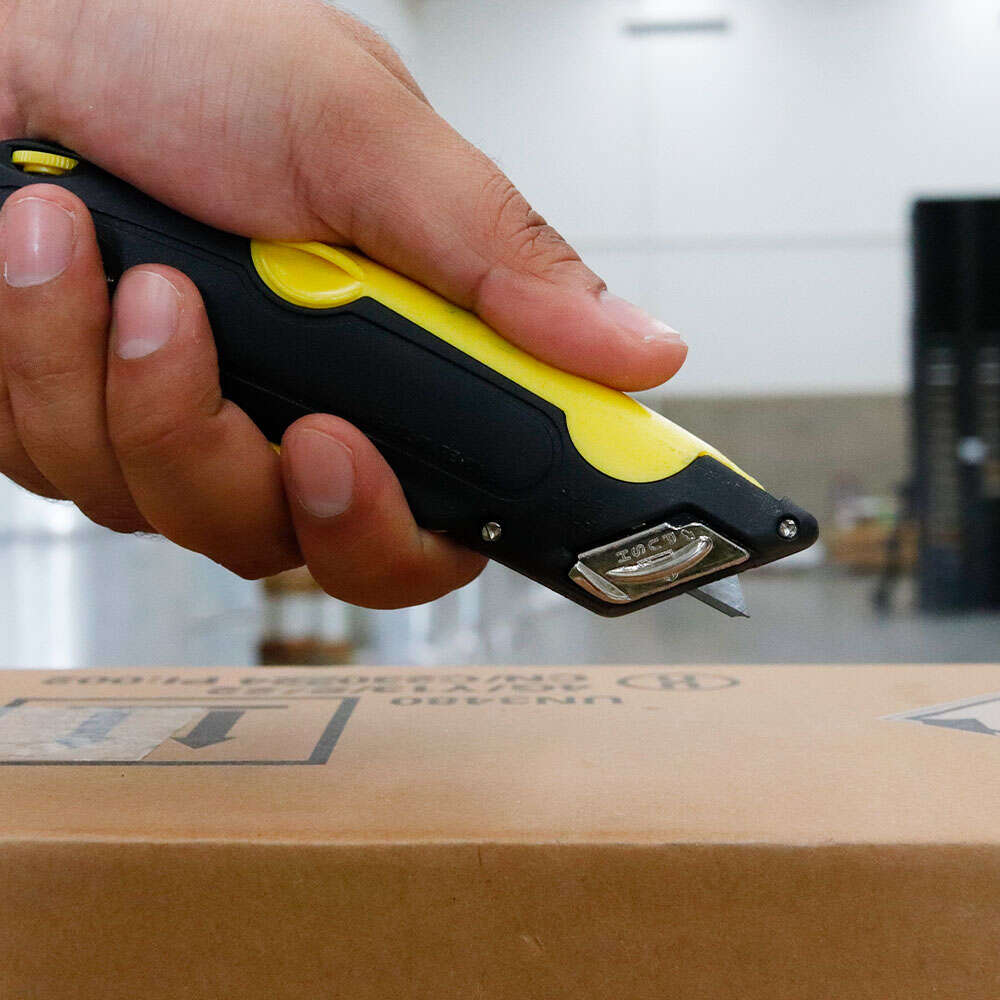 Cutter Industrial de Seguridad y Retractil - RIVUS®